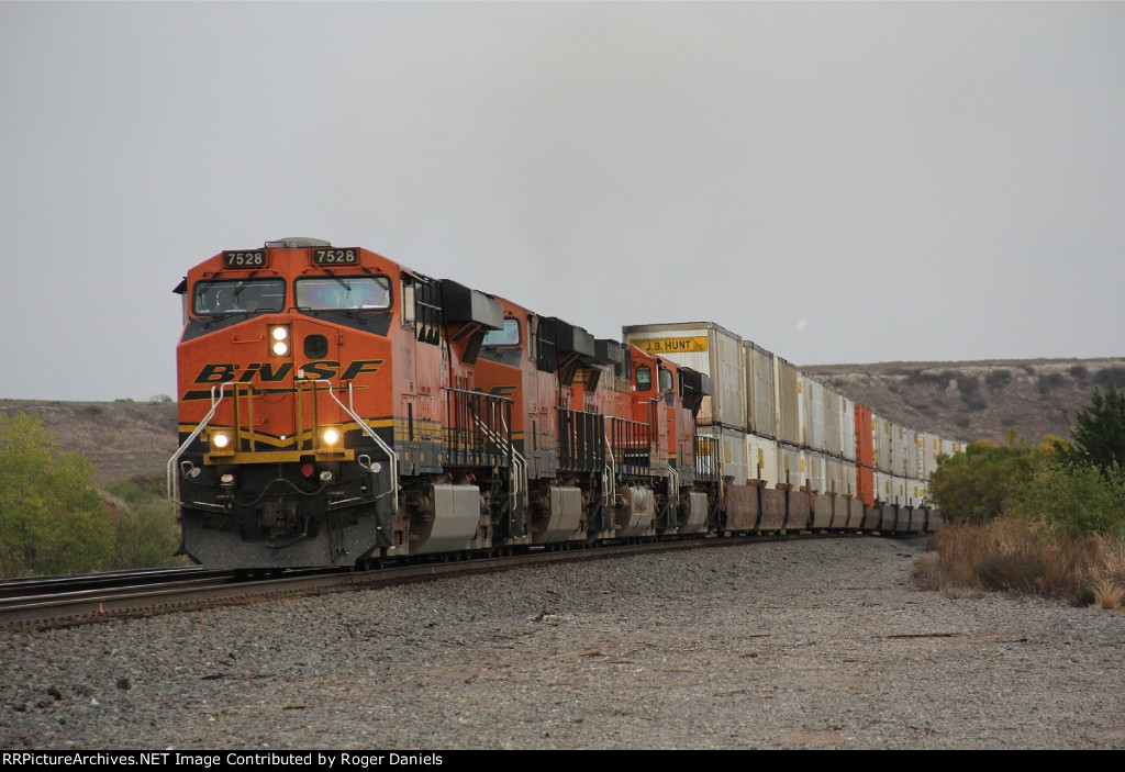 BNSF 7528